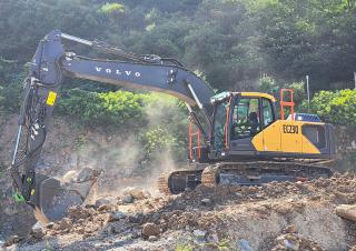 Volvo EC230F L excavator specs & dimensions (2024 - 2025) | Diggers ...