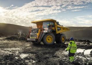 Volvo R100 Specifications & Technical Data (2021-2025) | LECTURA Specs