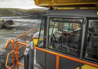 Volvo R100 Specifications & Technical Data (2021-2025) | LECTURA Specs