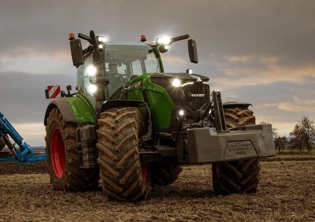 Fendt 726 Vario Power 4WD Tractor Specs & Dimensions (2022 - 2025 ...