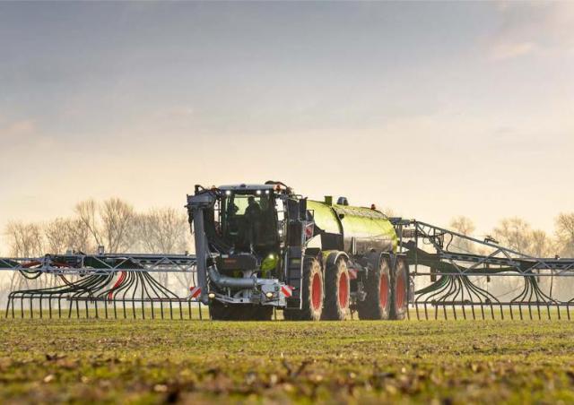 Claas Xerion 4200 Saddle Trac 4WD Tractor Specs & Dimensions (2020 ...
