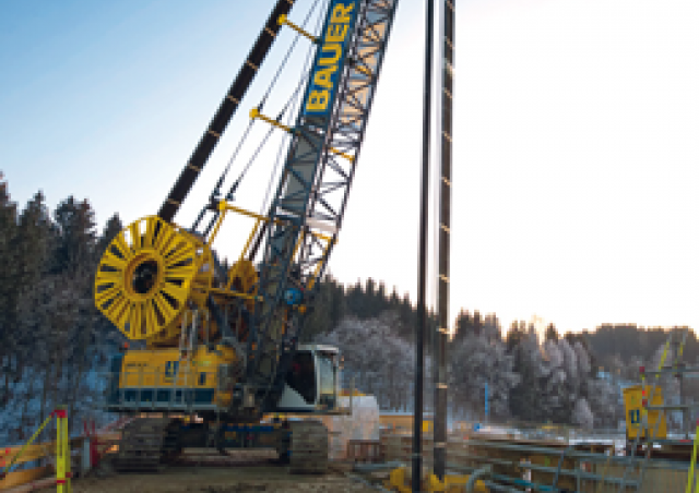 BAUER Group eMC 96 crane - load chart, specs & dimensions (2023 - 2025 ...