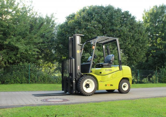 Clark GTS30 L LPG forklift specs (2015 - 2025) | Lift trucks | LECTURA ...
