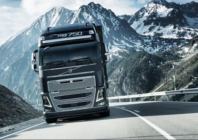 Volvo Trucks FH16.550 8x4 Rigid - Pusher (2022 - 2025) Truck Specs ...