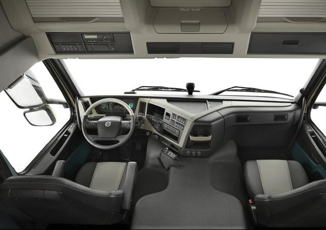 Volvo Trucks FM11.330 8x2 Rigid - Tag (2022 - 2025) Truck Specs ...