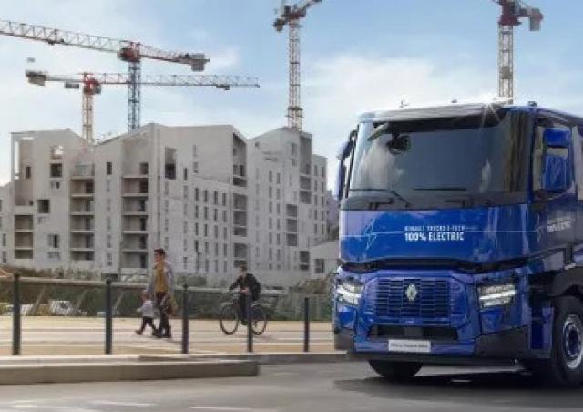 Renault RT E-TECH C - P8x4*4 TRIDEM ROAD (2023 - 2024) Truck Specs ...