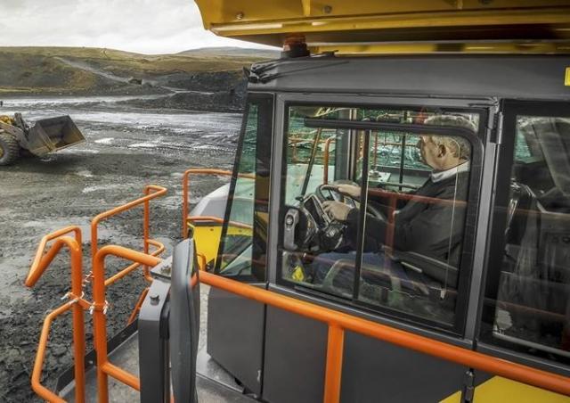 Volvo R100 Specifications & Technical Data (2021-2024) | LECTURA Specs