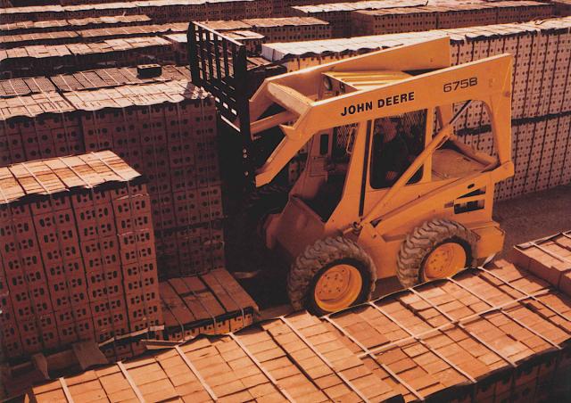 John Deere Construction 675B Skid Steer Specs (1987 - 2021) | LECTURA Specs