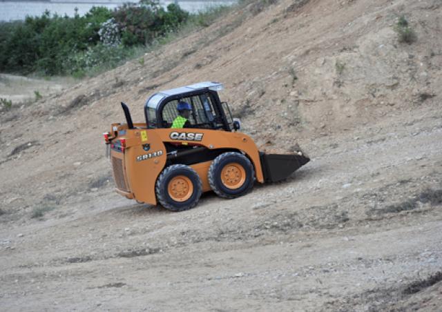 Case SR130 Skid Steer Specs (2015 - 2025) | LECTURA Specs