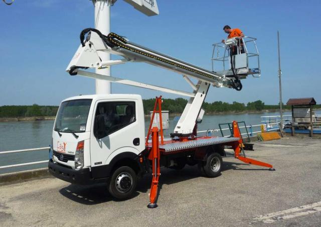 Easy Lift EZ190 Specs (2017 - 2024) | Trailer Mounted Articulating Boom ...