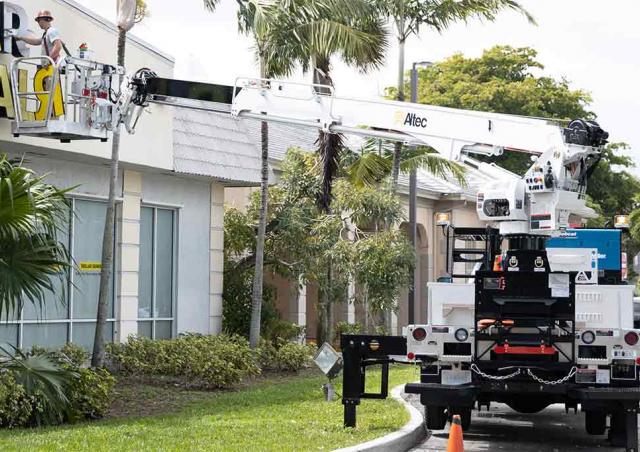 Altec LS49 Specs (2023 - 2025) | Truck Mounted Telescopic Boom Lifts ...