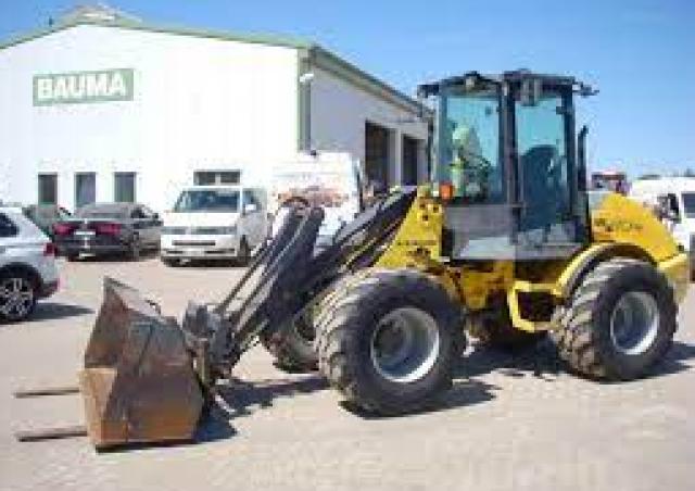 New Holland W80 TC Wheel Loader Specs (2005 - 2025) | LECTURA Specs