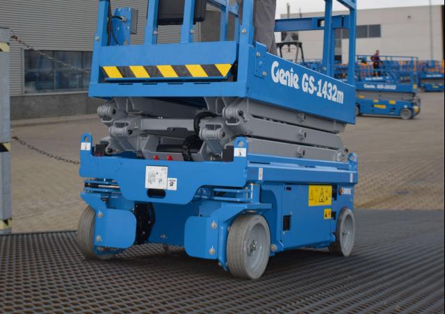 Genie GS-1432m E-Drive Specs (2021 - 2024) | Wheeled scissor lifts ...