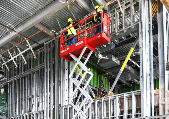 MEC Micro 26 Specs & Dimensions (2020 - 2025) | Wheeled scissor lifts ...