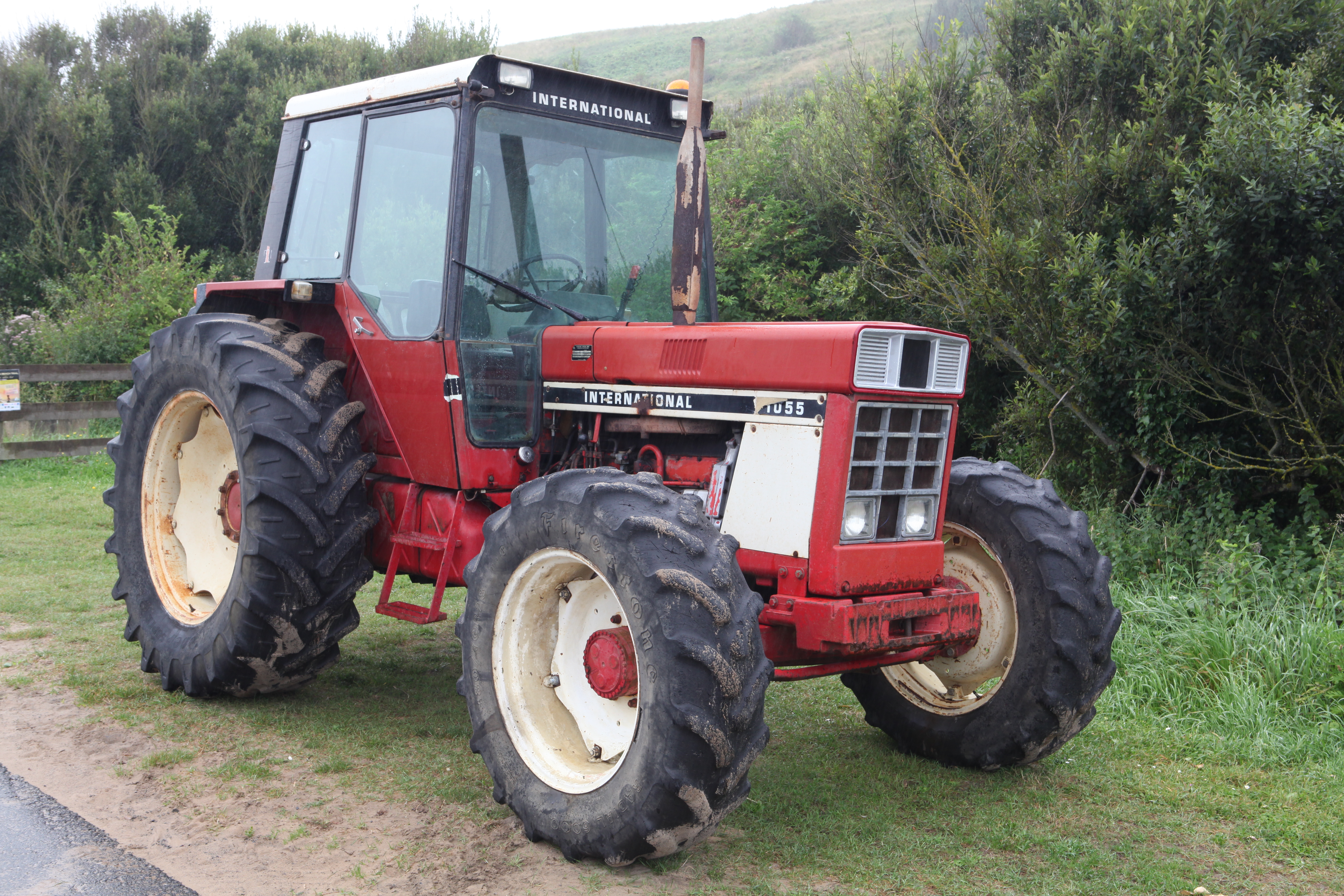 International Harvester 1055 2WD Tractor Specs & Dimensions (1977 - 1982) | LECTURA Specs