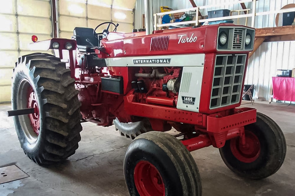 International Harvester 1466 2WD Tractor Specs & Dimensions (1971 ...