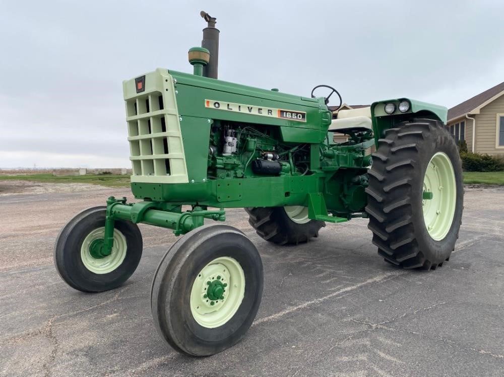 Oliver 1850 2WD Tractor Specs & Dimensions (1964 - 1969) | LECTURA Specs