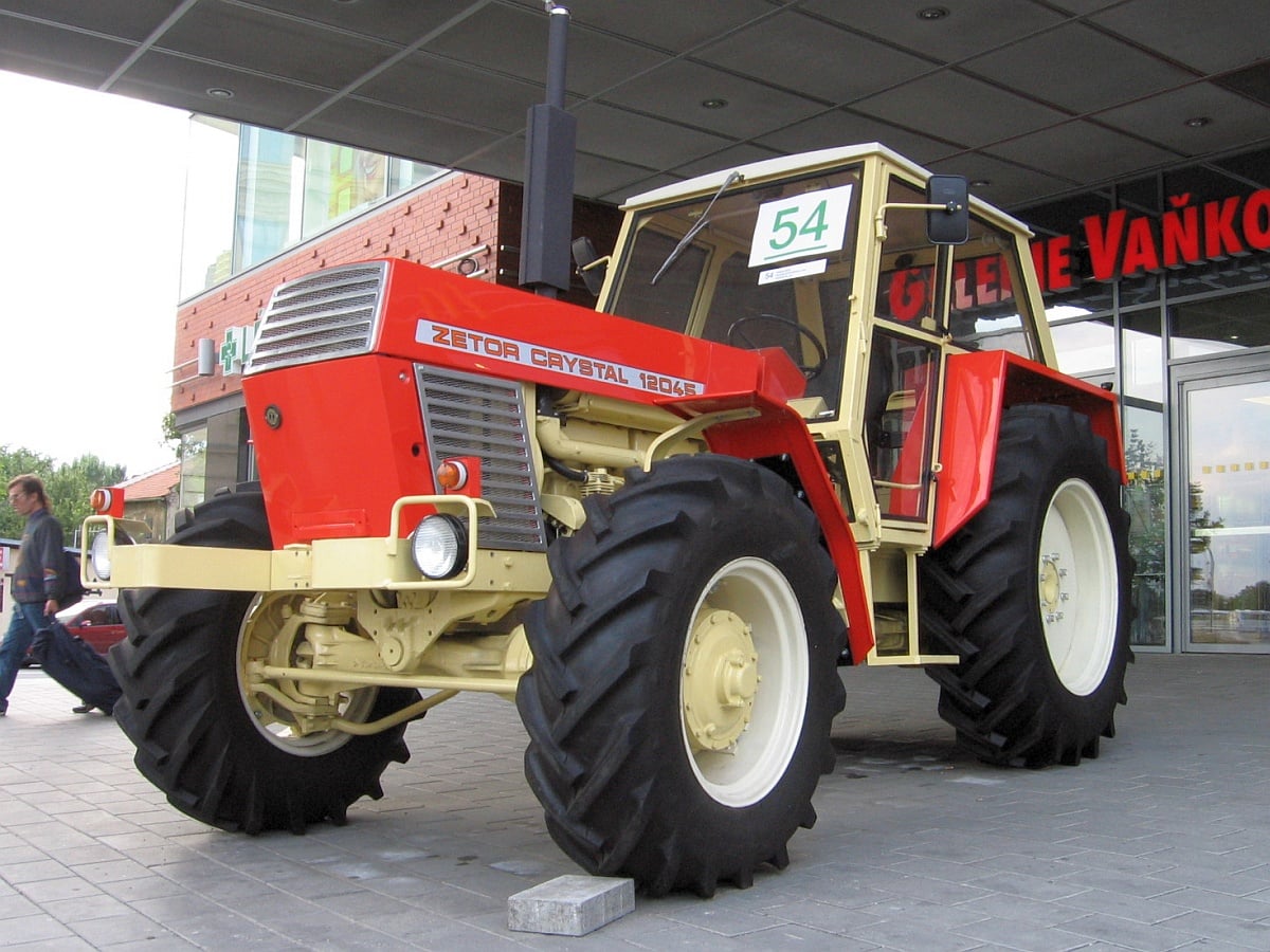 Zetor 12045 4WD Tractor Specs & Dimensions (1974 - 1987) | LECTURA Specs