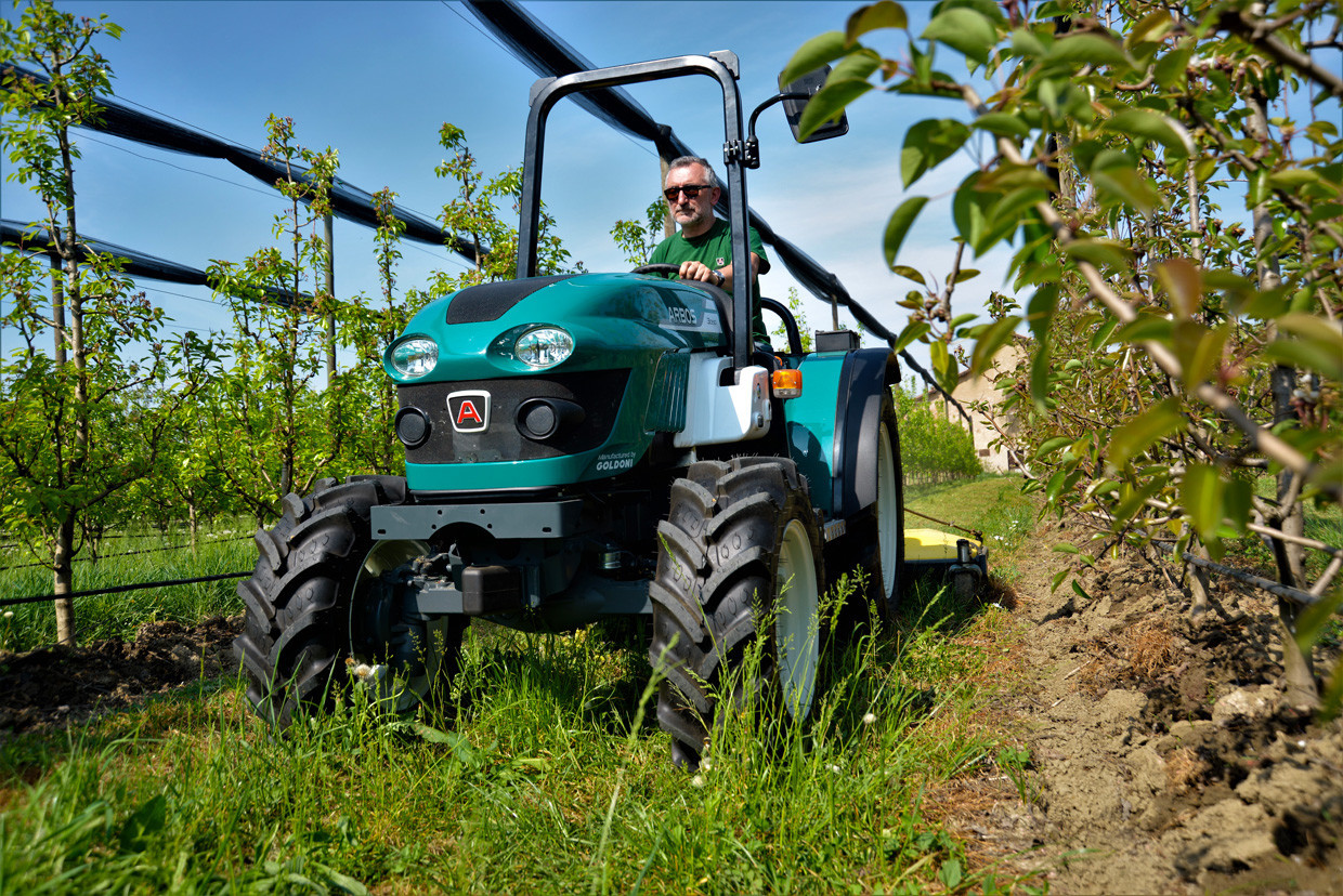 Arbos 3050 4WD Tractor Specs & Dimensions (2015 - 2025) | LECTURA Specs