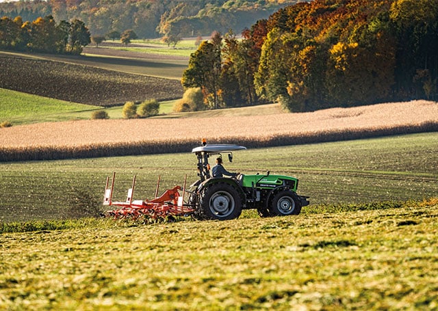 DEUTZ-FAHR 4090 E 4WD Tractor Specs & Dimensions (2021 - 2025 ...