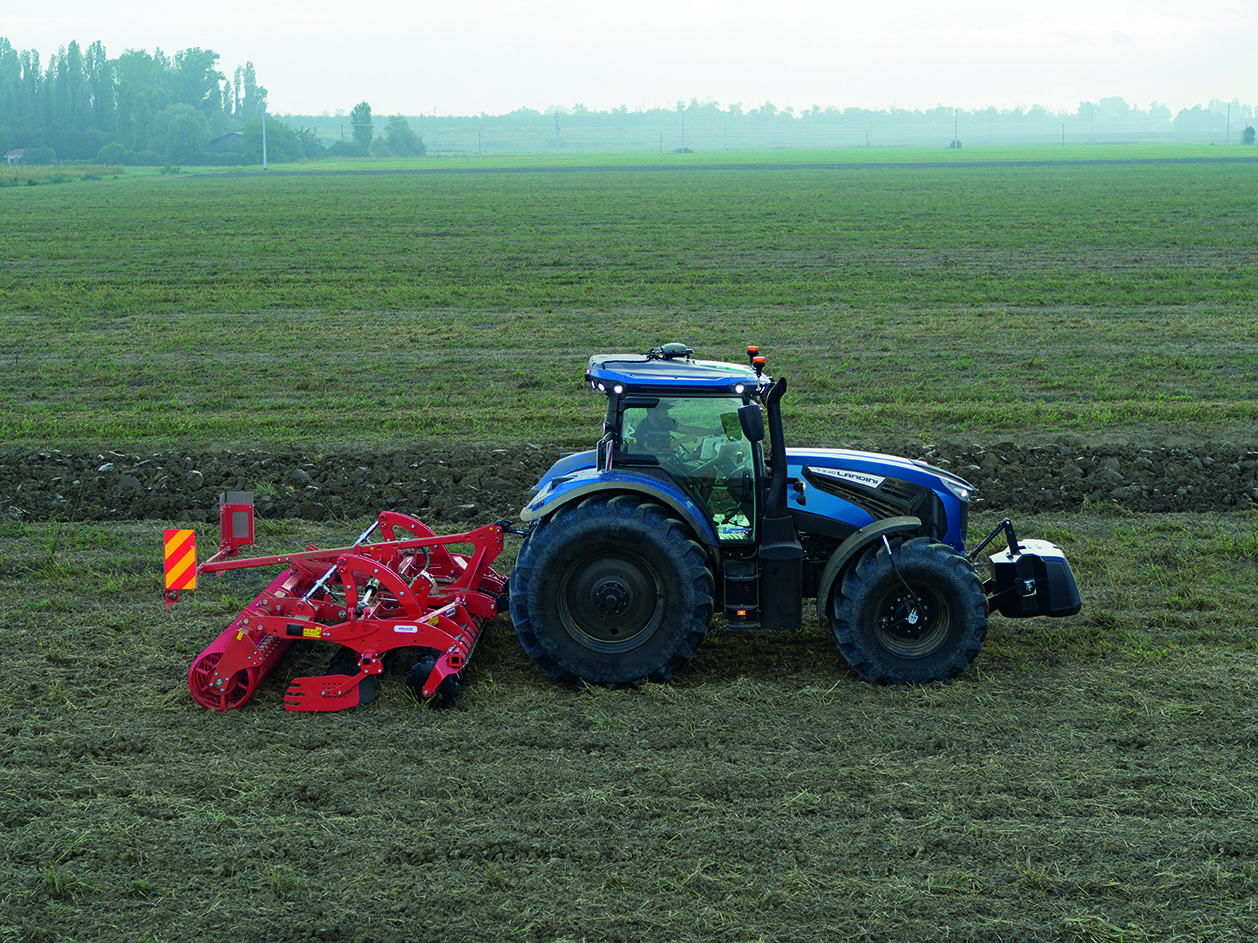 Landini 7-230 V-Shift 4WD Tractor Specs & Dimensions (2020 - 2024 ...