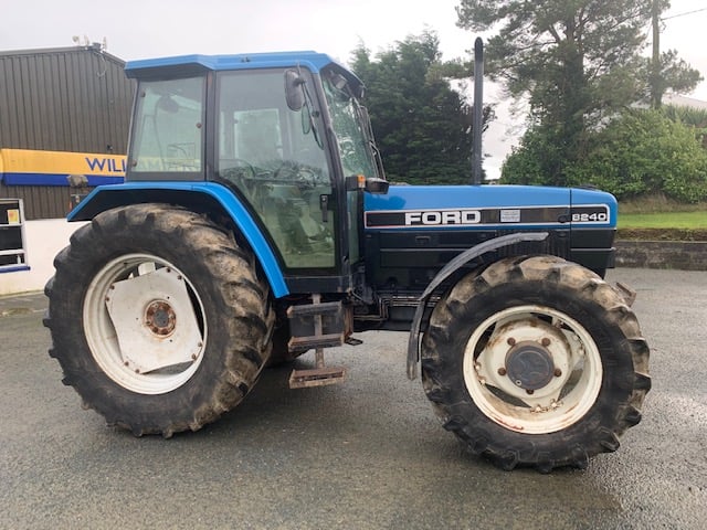 Ford-NH 8240 SLE A (Powerstar) 4WD Tractor Specs & Dimensions (1995 ...