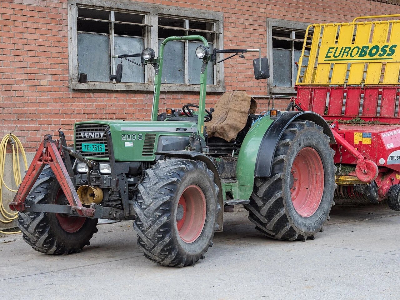 Fendt Farmer 280 SA 4WD Tractor Specs & Dimensions (1997 - 2002 ...