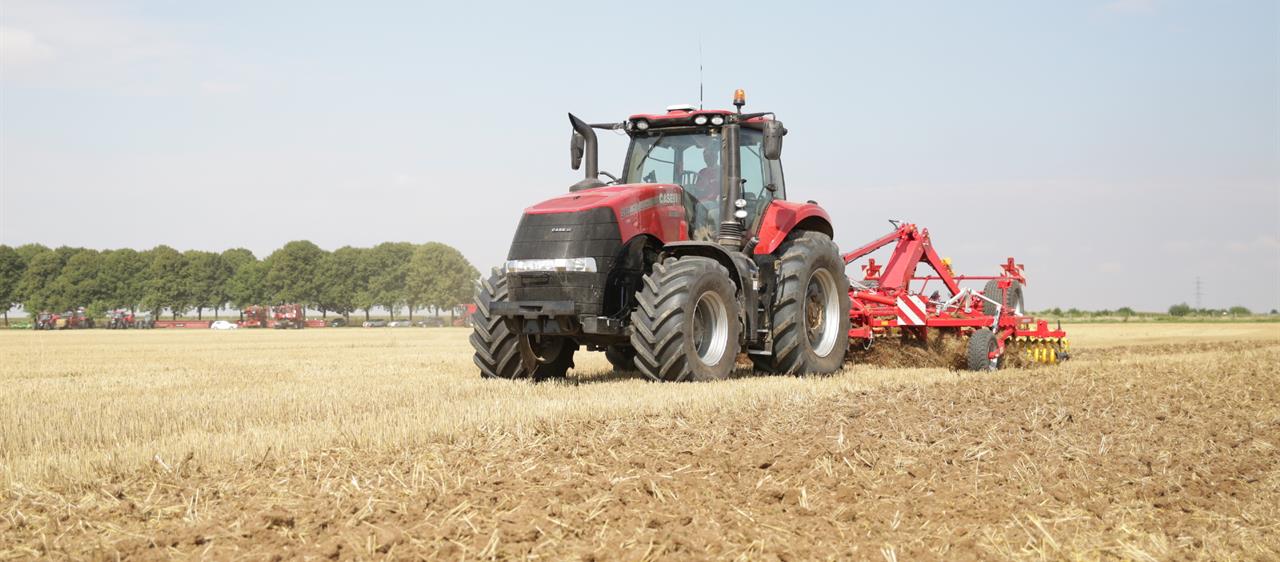 Case IH Magnum 250 CVX Basis 4WD Tractor Specs & Dimensions (2017 - 2018) | LECTURA Specs