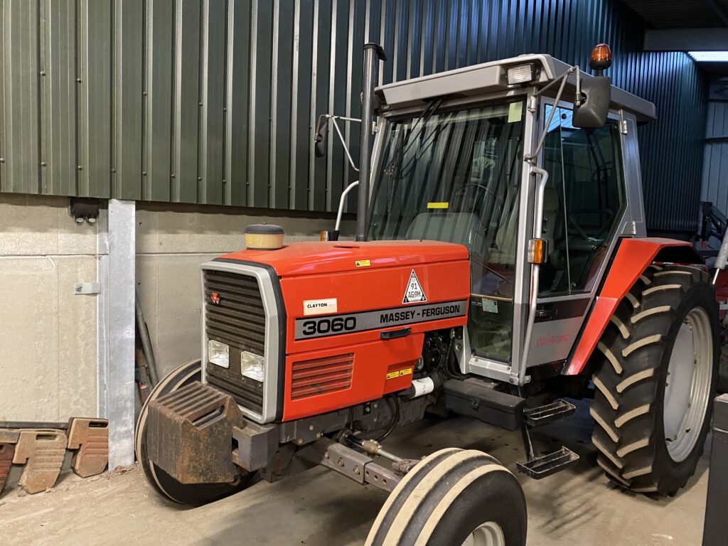 Massey Ferguson MF 3060 Autom. 4WD Tractor Specs & Dimensions (1990 ...