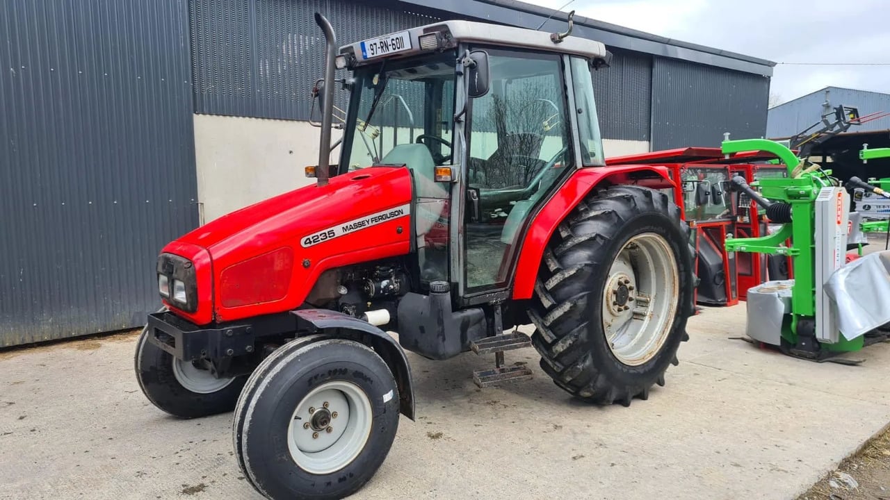 Massey Ferguson MF 4235 LPF 4WD Tractor Specs & Dimensions (1997 - 2001 ...