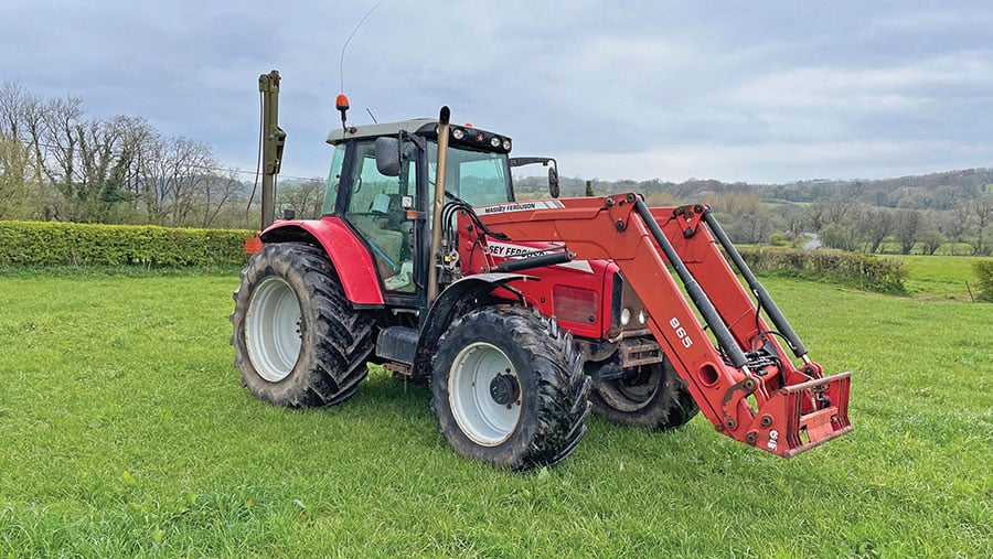 Massey Ferguson MF 6465 Edition 4WD Tractor Specs & Dimensions (2007 ...