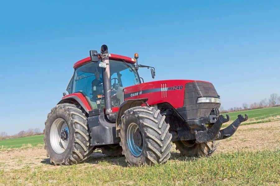 Case IH MX 240 Basis TA 4WD Tractor Specs & Dimensions (2001 - 2003 ...