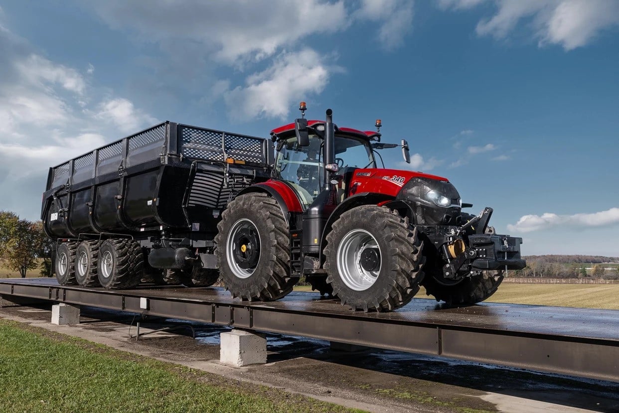 Case IH Optum 340 CVXDrive 4WD Tractor Specs & Dimensions (2023 - 2025 ...