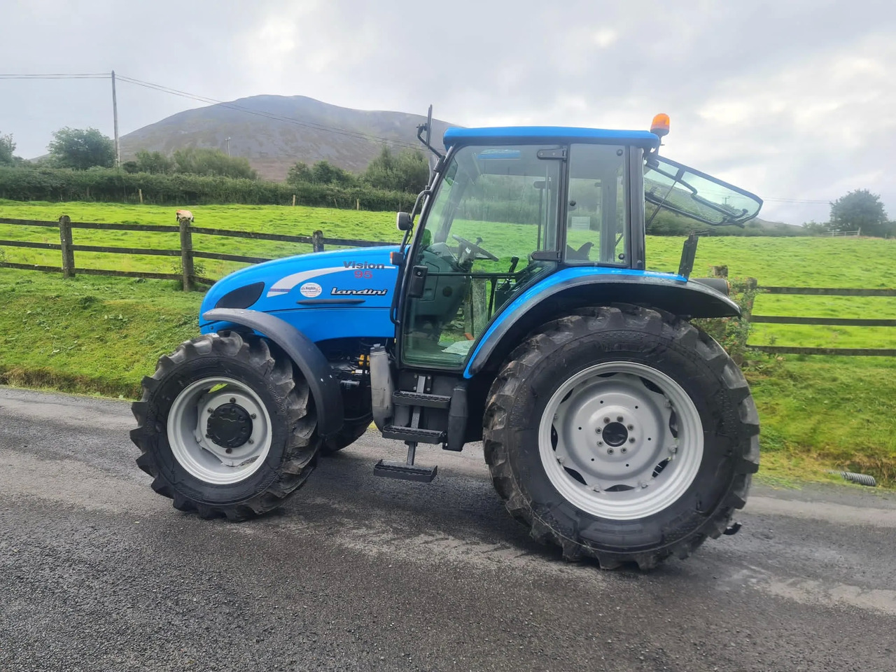 Landini Vision DT 95 Top 4WD Tractor Specs & Dimensions (2004 - 2008 ...