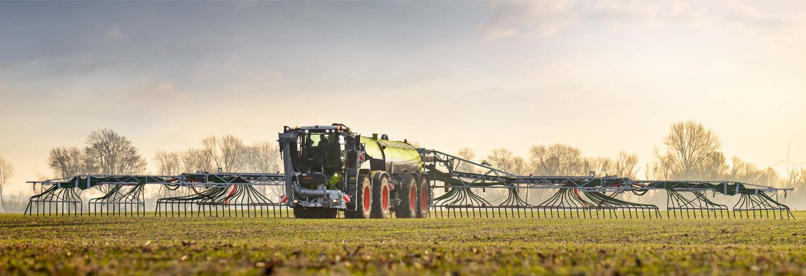 Claas Xerion 4200 Saddle Trac 4WD Tractor Specs & Dimensions (2020 ...