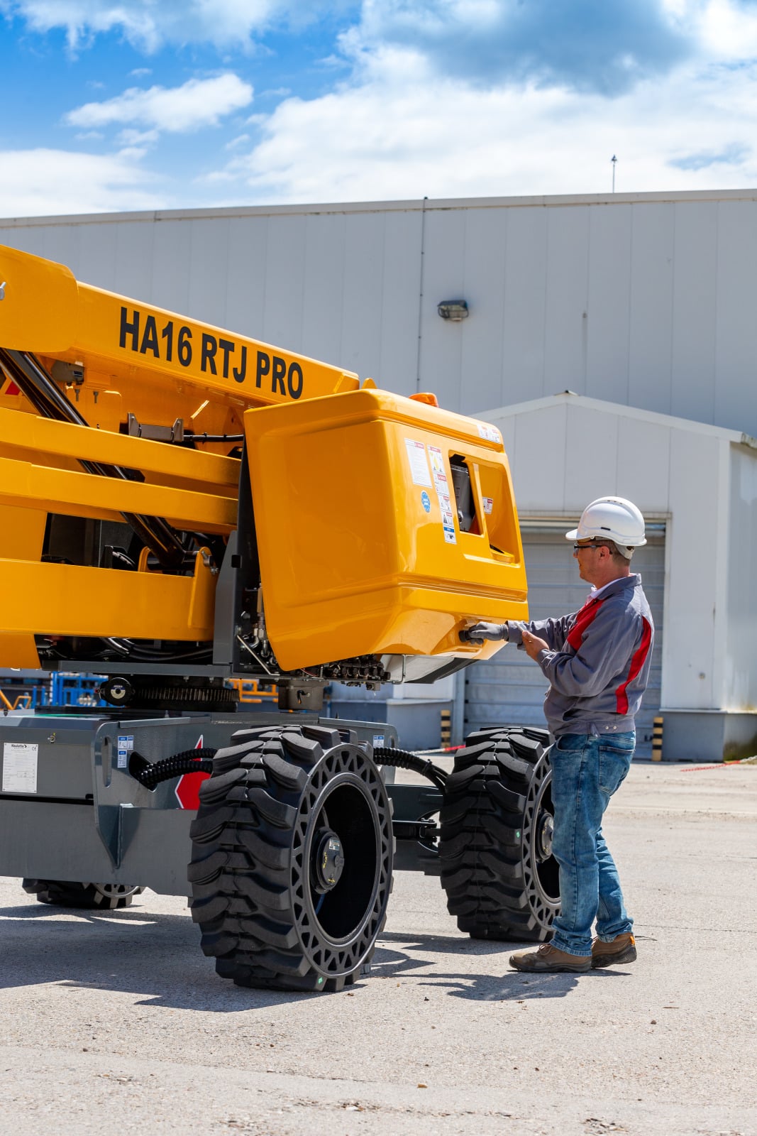 Haulotte HA46 RTJ PRO Specs & Dimensions (2019 - 2025) | Wheeled Articulating Boom Lifts ...
