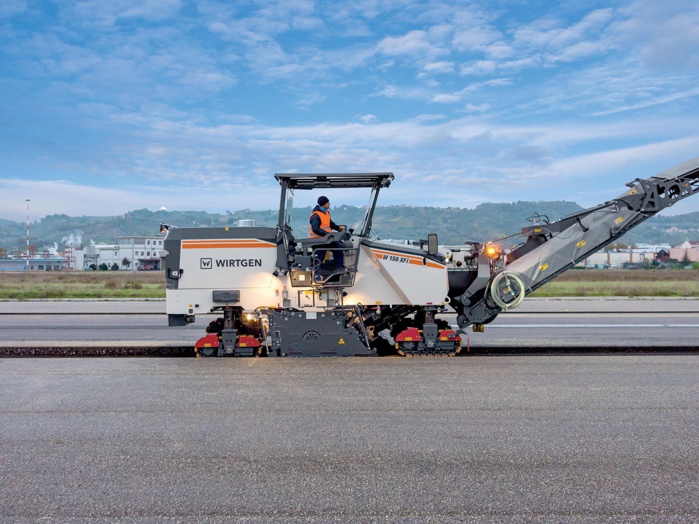 Wirtgen W 150 XFi Specifications & Technical Data (2022-2023) | LECTURA Specs