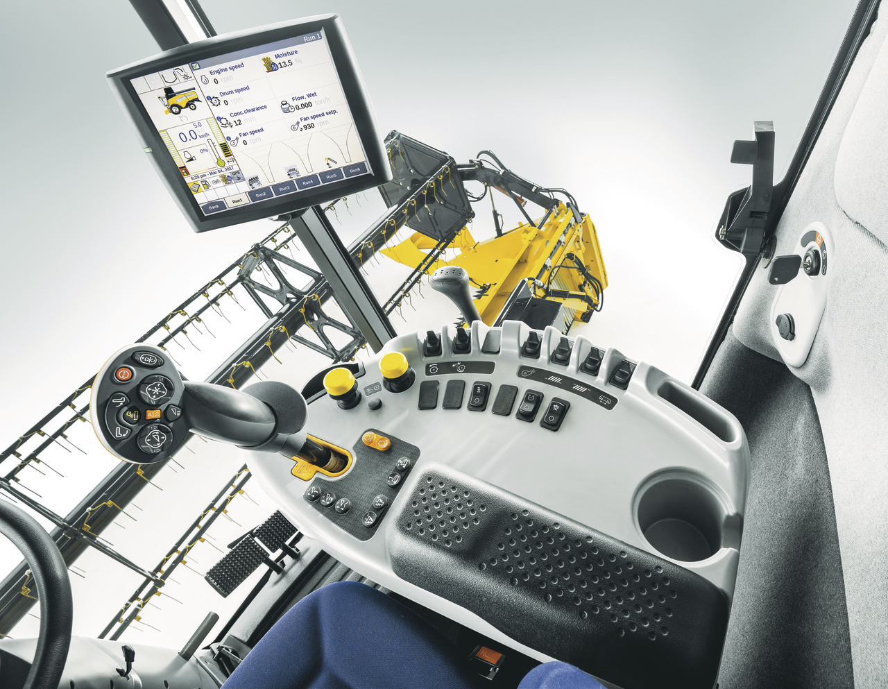 Новую систему управления комбайном представила CNH INDUSTRIAL на ...