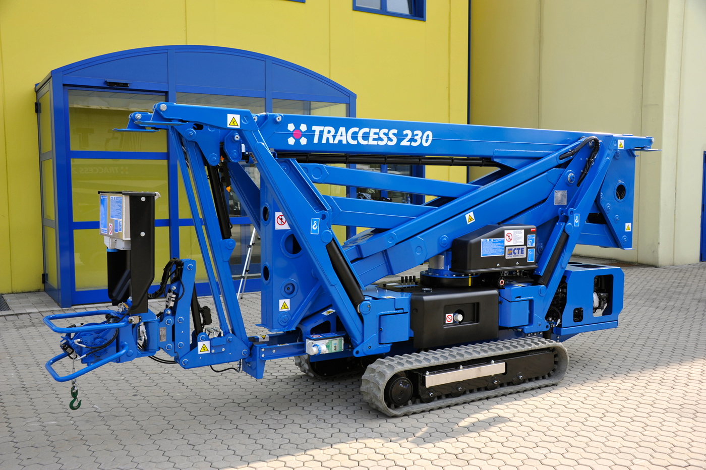 CTE Traccess 230 Winch Specs & Dimensions (2012 - 2025) | Crawler Articulating Boom Lifts ...