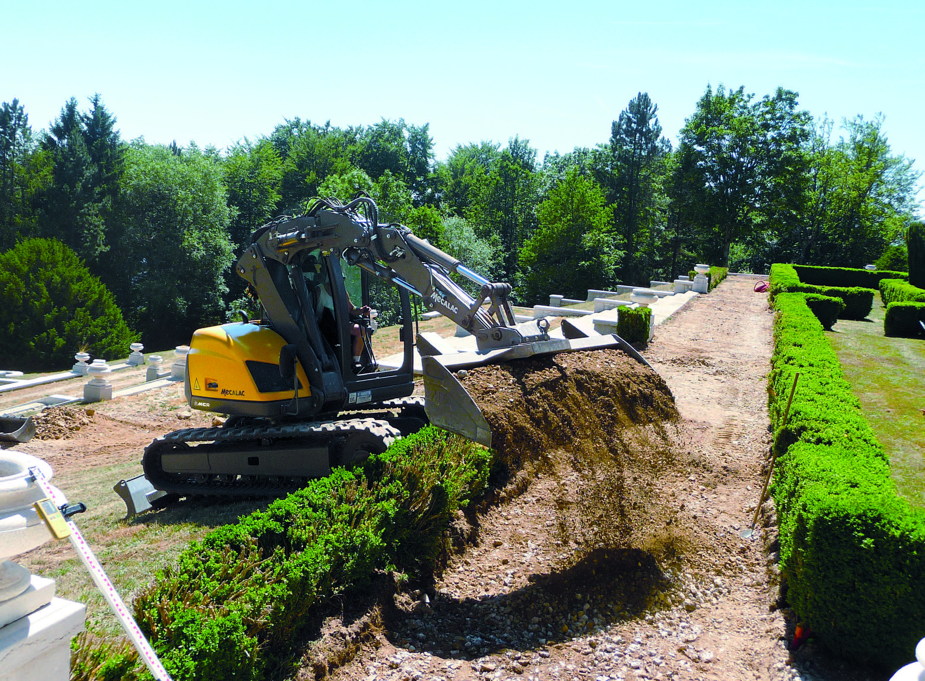 Mecalac 8MCR excavator specs & dimensions (2008 - 2021) | Diggers ...