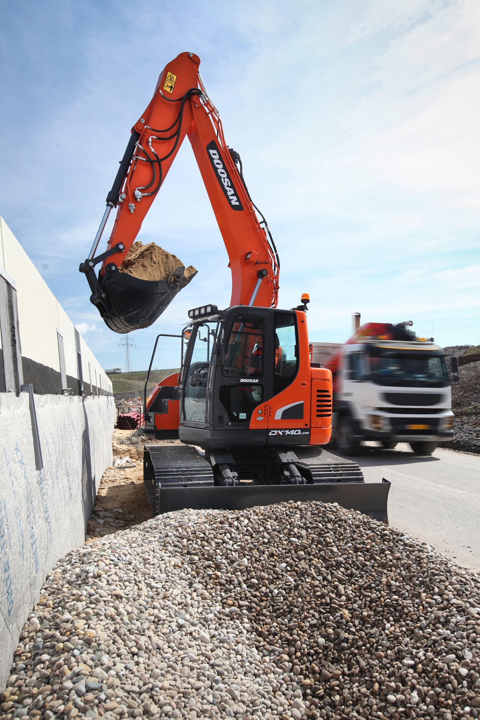 Doosan DX140LCR-5 excavator specs & dimensions (2016 - 2021) | Diggers ...