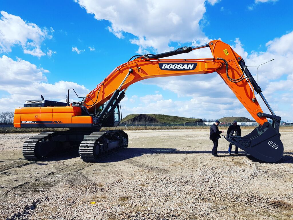 Doosan DX480LCA-K excavator specs & dimensions (2019 - 2023) | Diggers ...