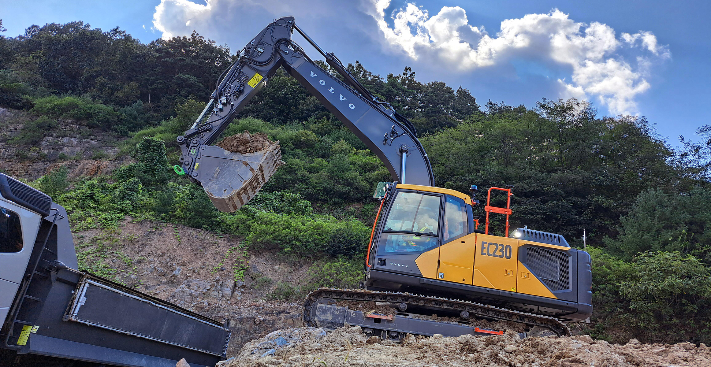 Volvo EC230F L excavator specs & dimensions (2024 - 2025) | Diggers ...