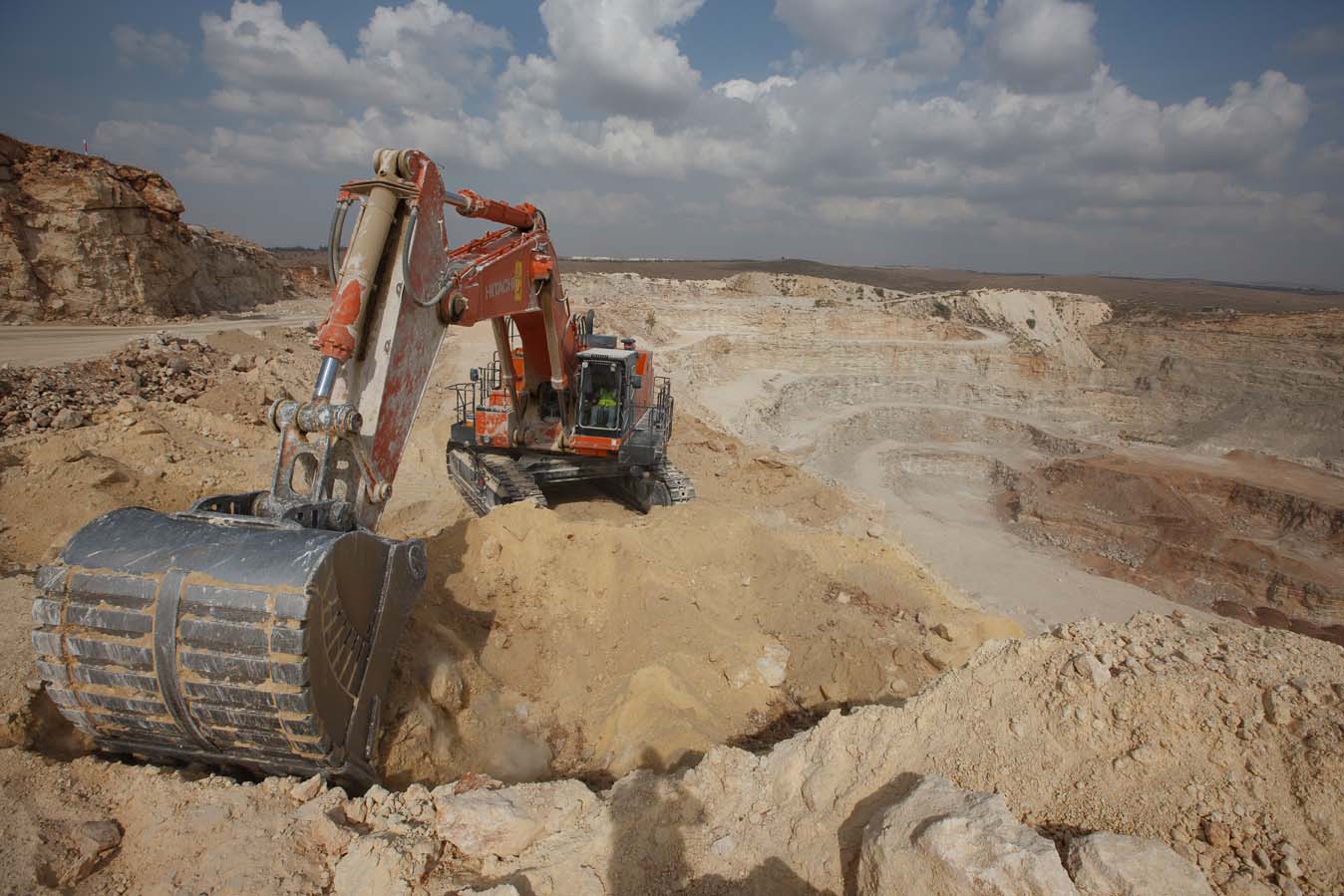 Hitachi EX 1200-6 excavator specs & dimensions (2007 - 2012) | Diggers ...