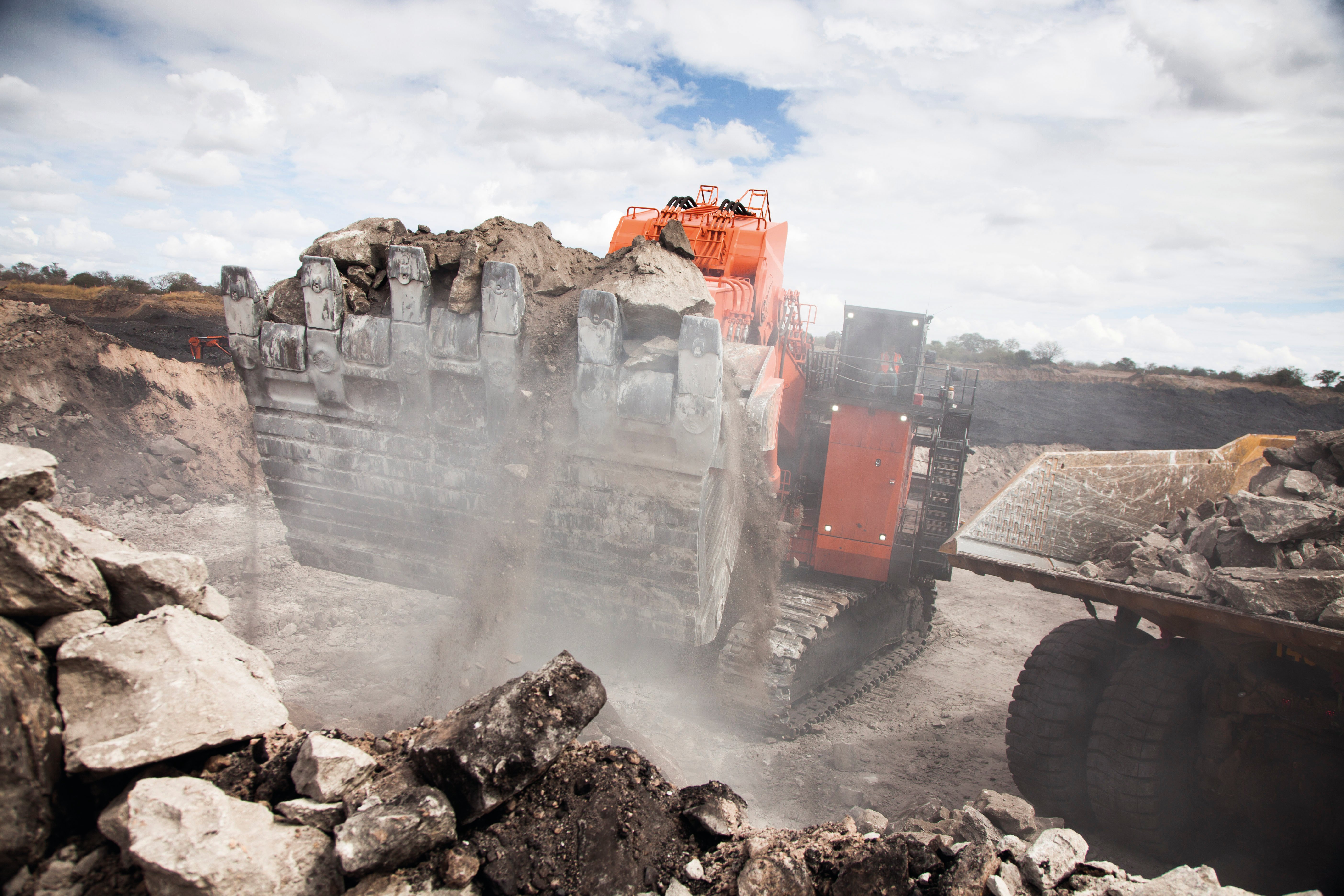 Hitachi Excavator 8000