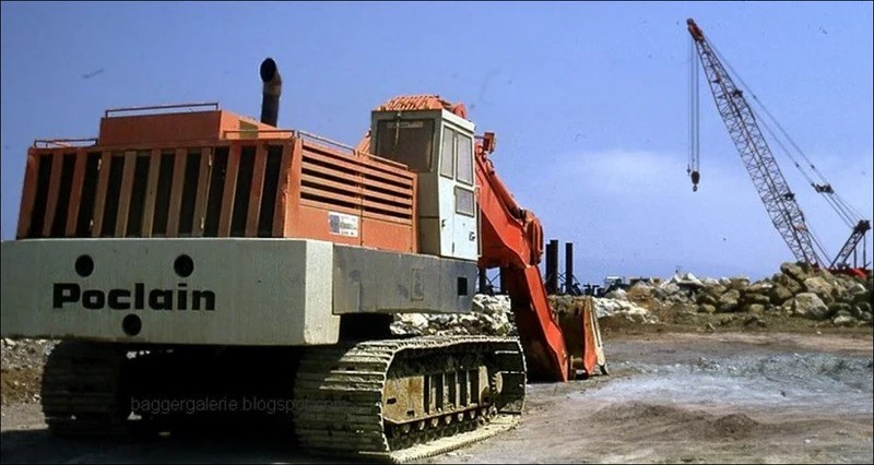 Case Poclain HC 300 excavator specs (1973 - 2024) | Diggers | LECTURA Specs