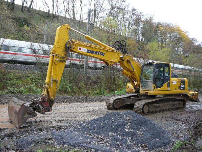 Komatsu PC240LC-8 excavator specs & dimensions (2008 - 2013) | Diggers ...