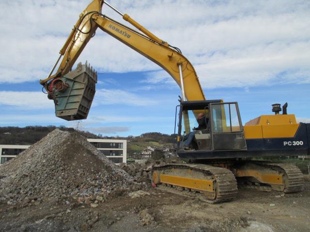 Komatsu PC300LC-3 excavator specs & dimensions (1987 - 1992) | Diggers ...
