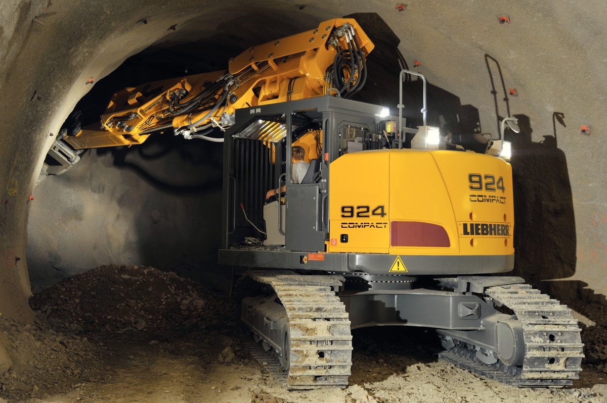 Liebherr R 924 Compact Tunnel Litronic excavator specs & dimensions (2019 - 2025) | Diggers ...