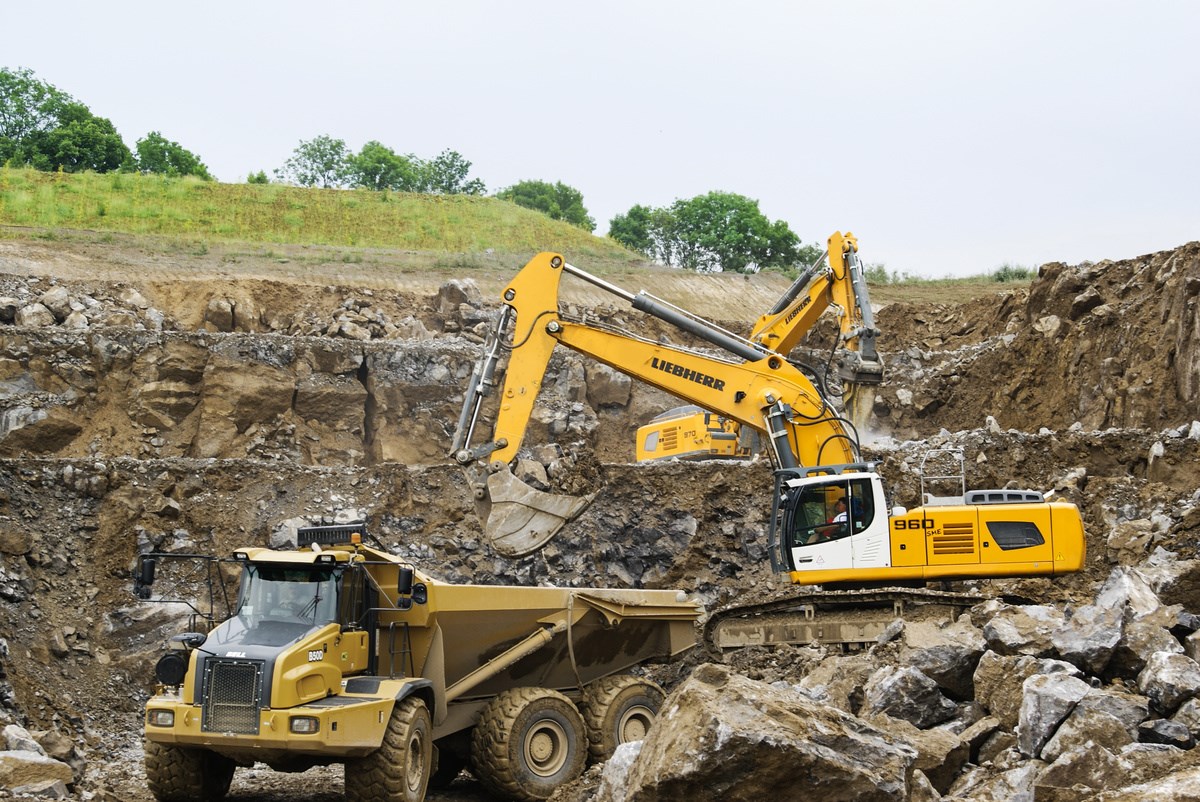 Liebherr R 960 SME excavator specs & dimensions (2012 - 2016) | Diggers ...